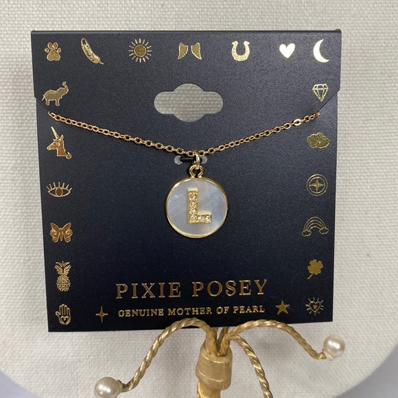 Pixie Posey | Jewelry | Beautiful Dainty Mop 8k Gp Necklace With The ...